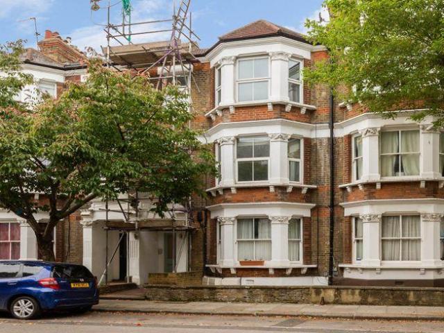 NW1 2 bed flat to rent £2,708 pcm £625 pw