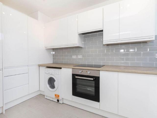 NW1 2 bed flat to rent £2,817 pcm £650 pw