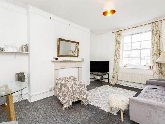 NW8 2 bed flat to rent £2,578 pcm £595 pw