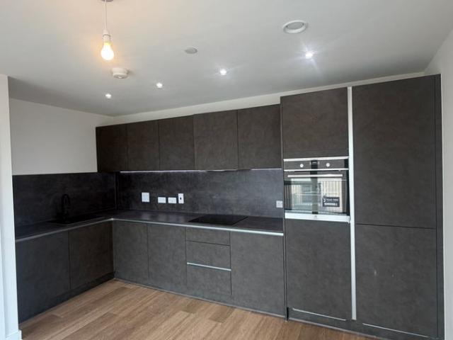 NW9, 3 bed flat to rent, £3,100 pcm | PrimeLocation