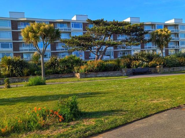 Nyewood Lane, Bognor Regis PO21, 2 bed flat to rent, £1,395 pcm | PrimeLocation
