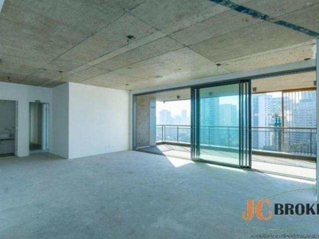 O apartamento de 195 m², 4 suítes, 3 vagas