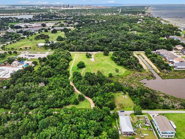 O Clopper Rd, Seabrook, TX 77586