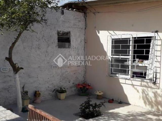 O imóvel localiza se no bairro Cidade Verde