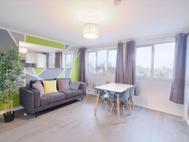 O’Leary Square – Room 4