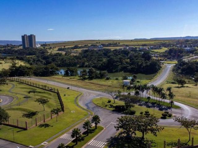 O lote mais amplo do Residencial 1. Construa a casa dos seus sonhos no condomínio mais valorizado