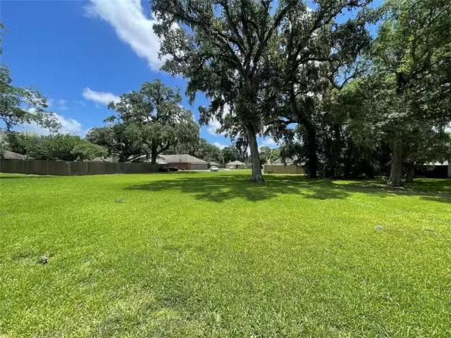 O Pecan Valley Dr, West Columbia, TX 77486