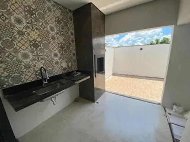 Oásis Residencial no Condomínio Horto Villagio: Casa Térrea com Piscina e Elegância Inigualável