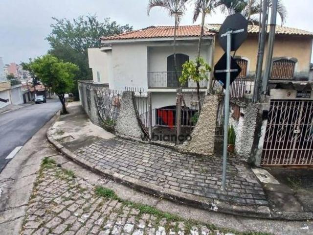 O SOBRADO DOS SEUS SONHOS ESTÁ À VENDA! 3 dormitórios, sendo 1 suíte, 4 banheiros, vaga para 6 carr