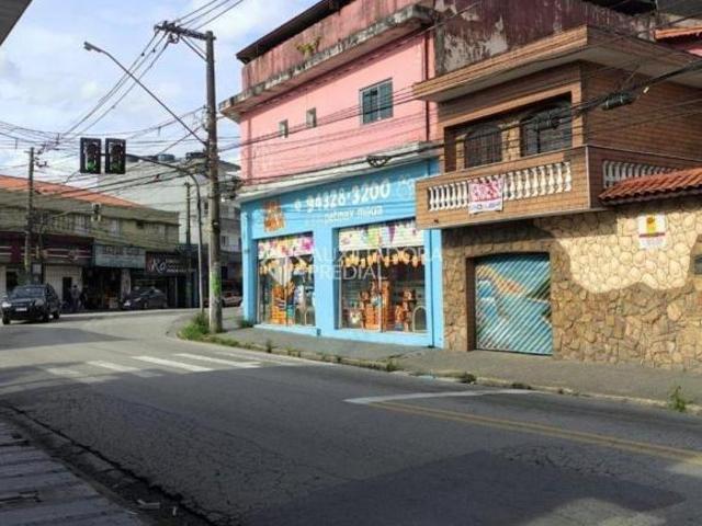 o terreno lá é 16x3? São duas casas no terreno de 4 cômodos grandes mais banheiro, uma casa e mai