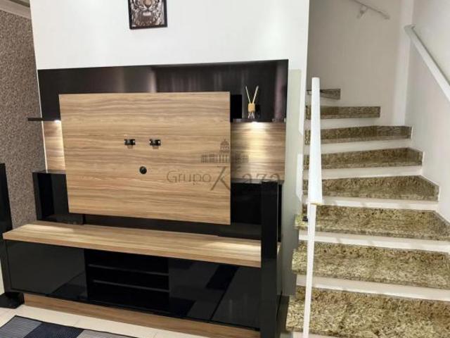 Ocorrência Casa Sobrado em Condomínio Residencial Golden Ville Jardim Califórnia 2 Dormitóri