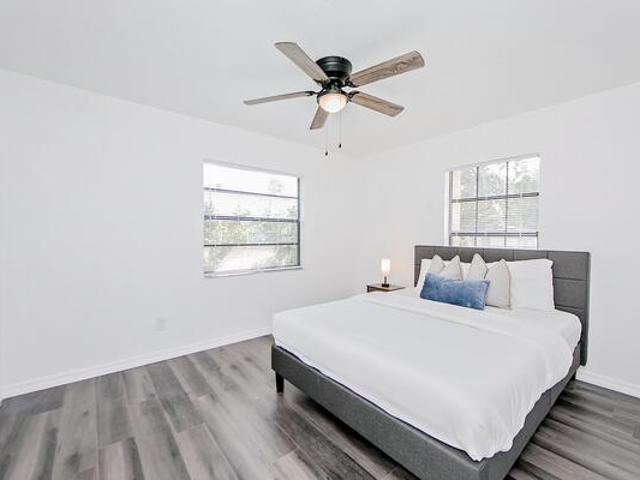 Ocala House with Dining area. Newly renovated & modern