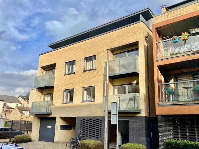 Occupation Road, Cambridge CB1 1 bed flat to rent £1,740 pcm £402 pw