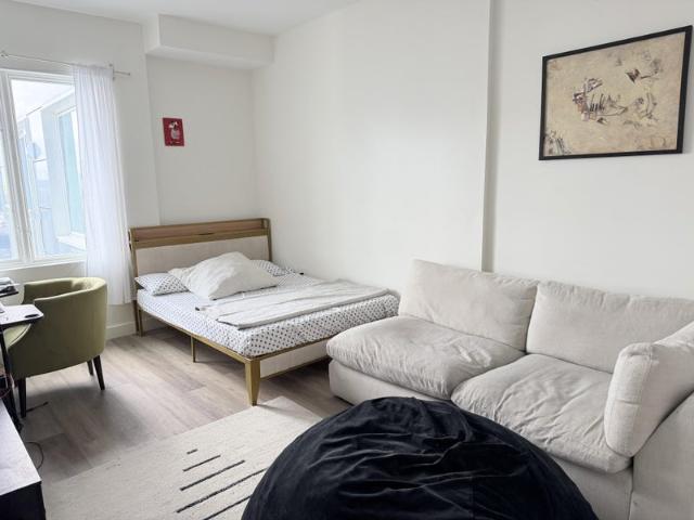 Ocean view large 1bed in Far Rockaway Beach Block!