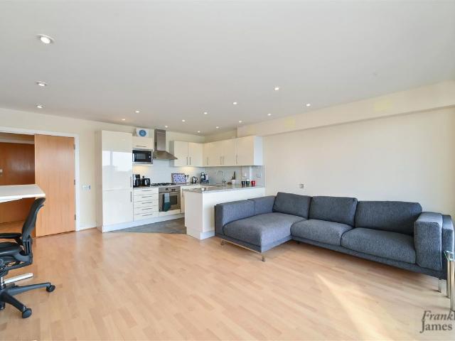 Ocean Wharf, Westferry Road, London E14, 1 bed flat to rent, £2,150 pcm | PrimeLocation