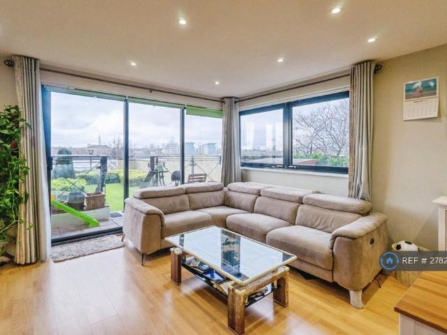 Ocean Wharf, London, E14 3 bed flat to rent £3,600 pcm £831 pw
