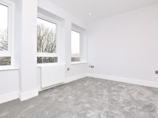 Ocean are delighted to present to the market this modern, one bedroom, unfurnished flat in Totterdown on the Wells Road