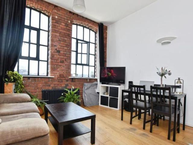 Ocean are delighted to present to you this lovely one bedroom appartment available to let. This stunning property is located in an urban area, with the advantage of being in close proximity to public transport links and local amenities, a feature that provides the potential tenant with the convenience of easy access to essential services and the wider city
