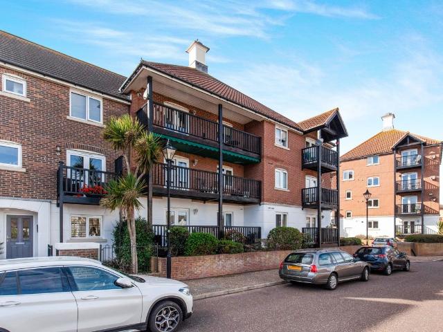 Ocean Court, Eastbourne BN23, 2 bed flat to rent, £1,200 pcm | PrimeLocation