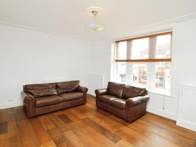 Ocean Letting and Management are delighted to offer this three bedroom maisonette to rent in Fishponds. Please contact us for more details.