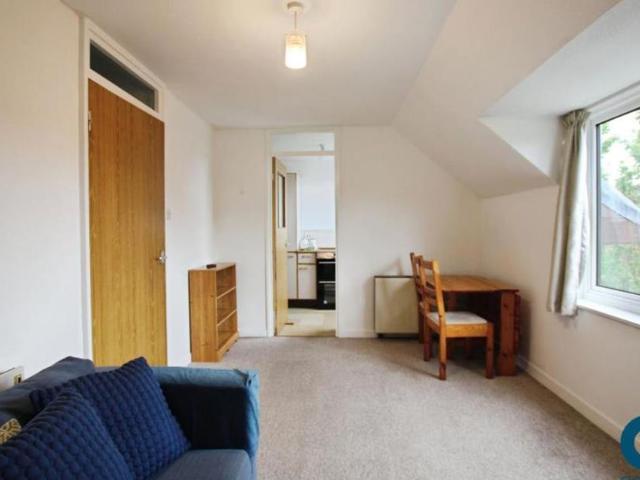 Ocean Letting and Management are pleased to present this lovely, one bedroom property in this fantastic location