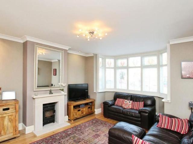 Ocean Letting and Management are proud to offer this superb 3 bedroom house to rent in Fishponds. Please contact us for more details.