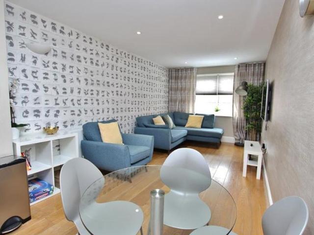 Ocean lettings are proud to present this beautifully appointed furnished, two double bedroom modern apartment ideally location on North Street in Southville. EPC C. Council Tax band A