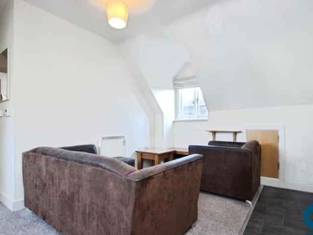 Ocean present a two double bedroom top floor flat only a short distance from the City Centre and Temple Mead Station. This flat is ideal for a couple or 2 sharers. Available in June and offered furnished. EPC C
