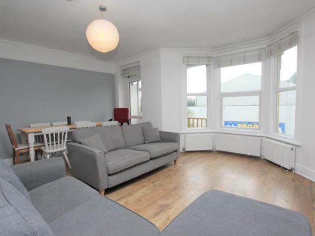 Ocean present this 3 bedroom flat on Bristol Hill, Brislington. Offered on a part furnished basis, this property is only available to 2 sharers, a couple or a family due to licensing restrictions