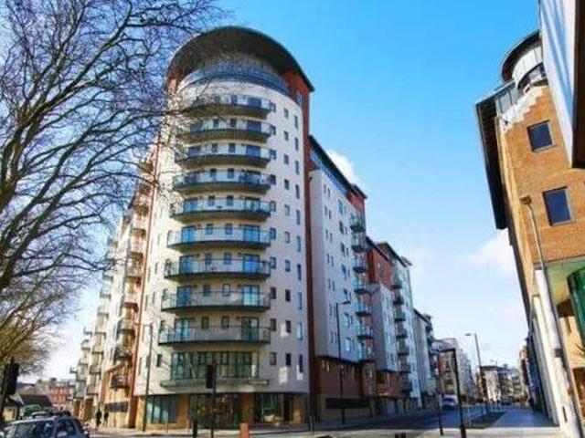 Oceana Boulevard, |ref: R|, Orchard Place, 2 Bedroom Flat