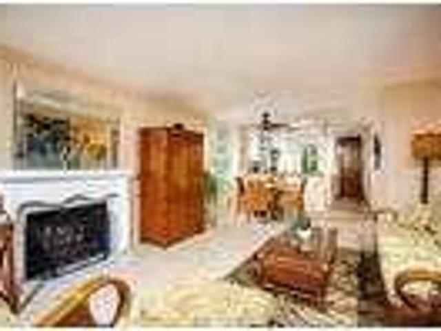 Oceanside beachfront cottage with 2 bedrooms, hot tub, pool, wifi