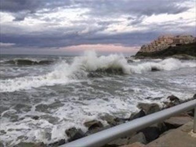 Oceanside Dr Unit,hull, Condo For Sale