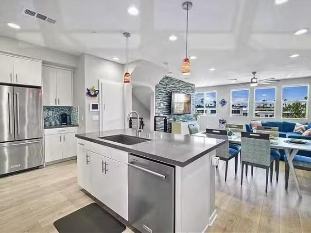 Oceanview South Oceanside Modern Townhome 1573 Vista Del Mar.
