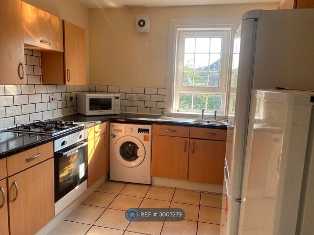 Ochil Crescent, Stirling FK8, 4 bed flat to rent, £2,000 pcm | PrimeLocation