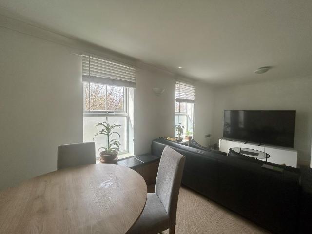 Ock Bridge Place, ABINGDON, OX14 2 bed flat to rent £1,450 pcm £335 pw