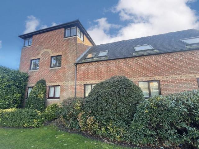 Ock Mill Close, Abingdon. 3 bed apartment to rent £1,700 pcm £392 pw
