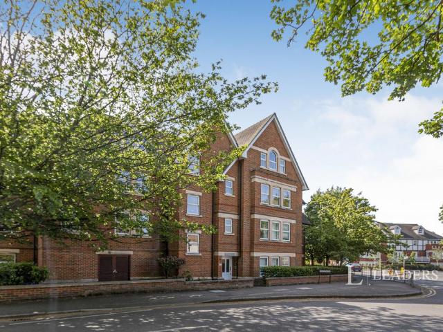 Ockenden, Constitution Hill, Woking. 2 bed flat to rent £1,450 pcm £335 pw