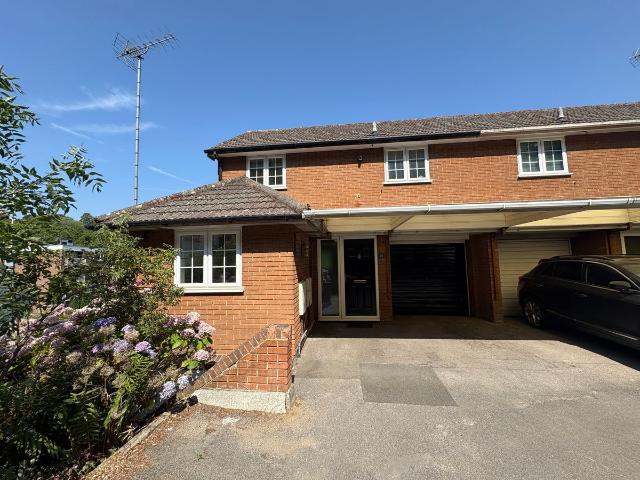 Ockford Road, Godalming GU7, 2 bed maisonette to rent, £1,700 pcm | PrimeLocation