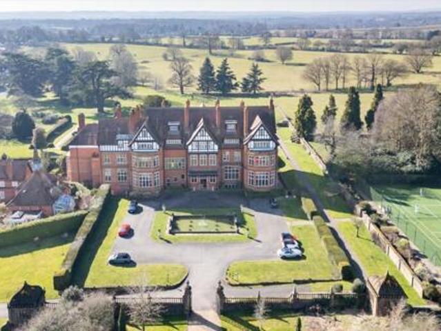 Ockham Lane, Cobham, 3 Bedroom Flat