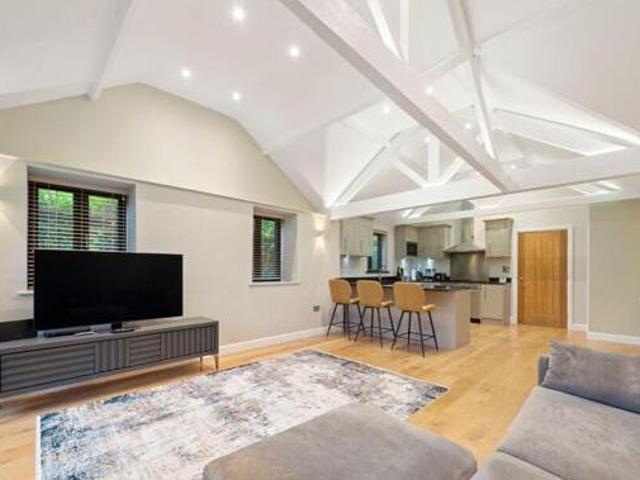 Ockham Lane, Ockham, 2 Bedroom Cottage