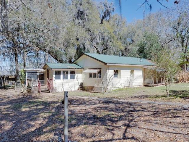 17965 SE 51st St, Ocklawaha, FL 32179