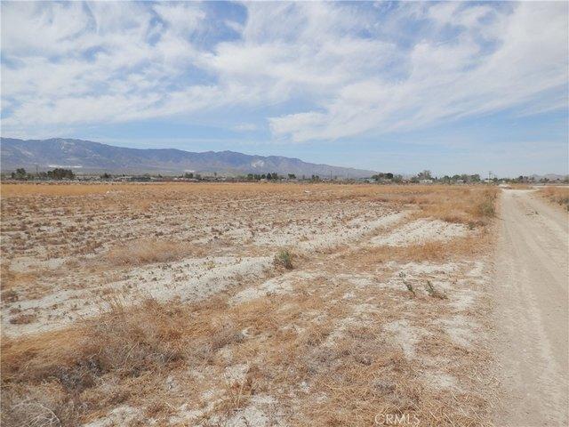 Octavo St Pearl Rd, Lucerne Valley, CA 92356