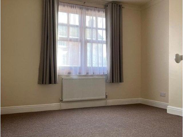 Oadby, Leicester LE2, 2 bed flat to rent, £975 pcm | PrimeLocation