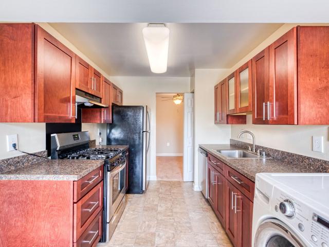 Oakton Park Apartments