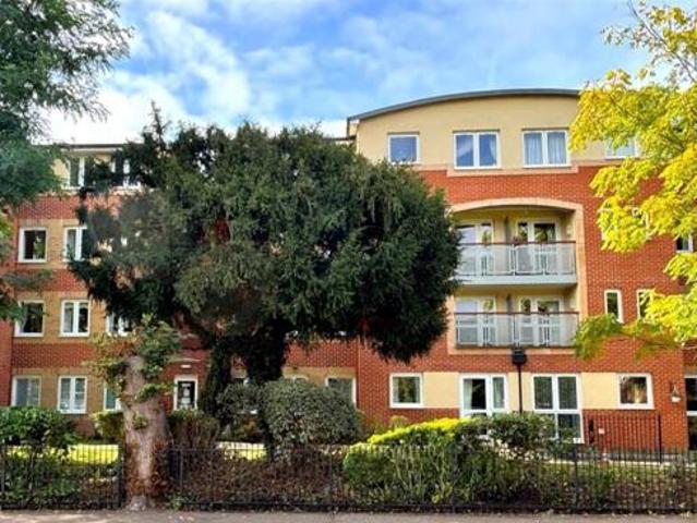 Oaktree Court, Addlestone Park, 2 Bedroom Retirement