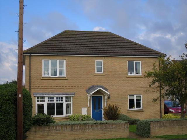 Oaktree Court, Yaxley, Peterborough PE7, 2 bed flat to rent, £950 pcm | PrimeLocation