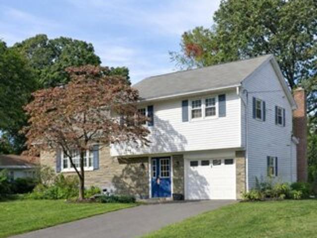 Oaktree Ln, Niskayuna, Home For Sale
