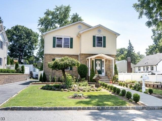 Oaktree Ln, Bloomfield, Home For Sale