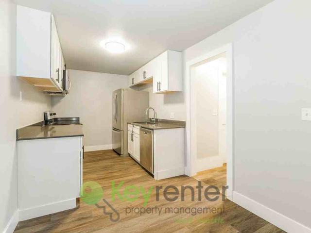 Oaktree 8 2 Bedroom Apartment for Rent at 931 N 104th St, Seattle, WA 98133 Greenwood