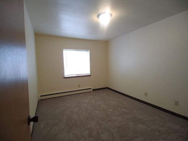 Oakview Manor 1 Bedroom Apartment for Rent at 2580 N Oakland Ave, Milwaukee, WI 53211 Murray Hill